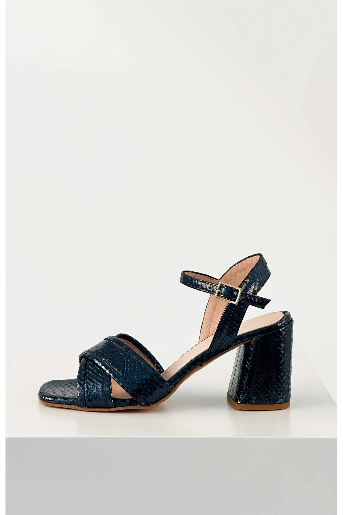 Crossed leather sandals with heel | No Concept | No Concept Stores
